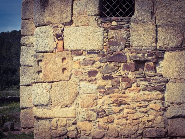 Santa Lucía del Trampal, el santuario celta de la diosa Ataecina ...