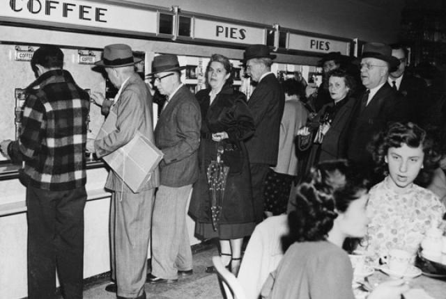 HORN & HARDART, EL PRIMER RESTAURANTE AUTÓMATA | La Cuchara de San ...